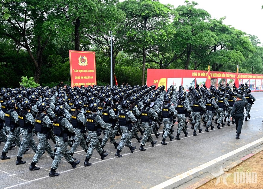 Bước chân chiến sĩ Công an nhân dân hướng về ngày hội lớn