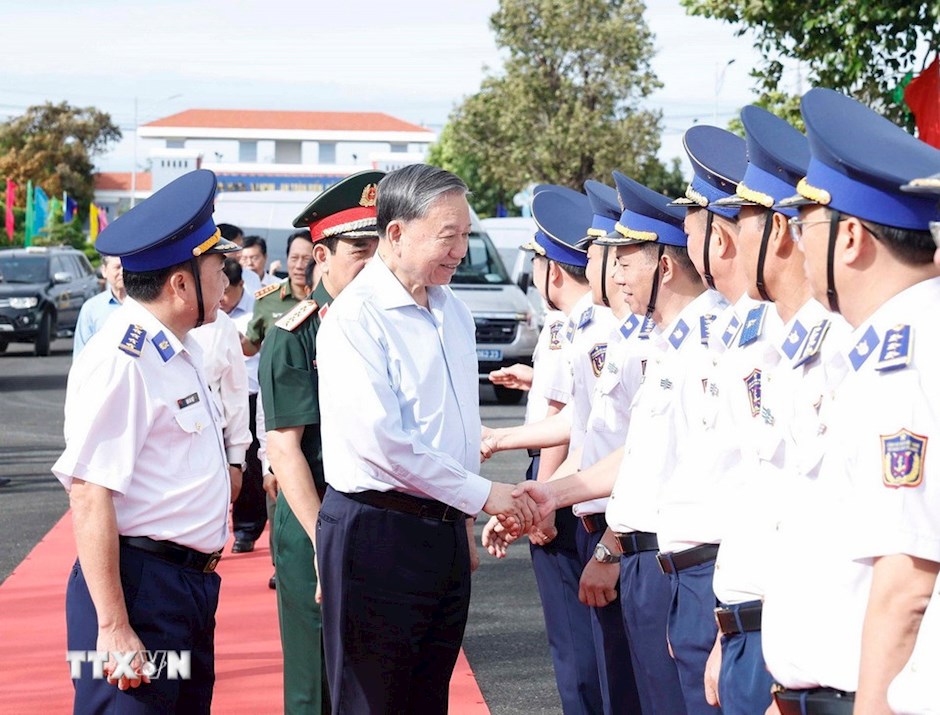 Tổng Bí thư Tô Lâm thăm Bộ Tư lệnh Vùng Cảnh sát biển 4 và Vùng 5 Hải quân